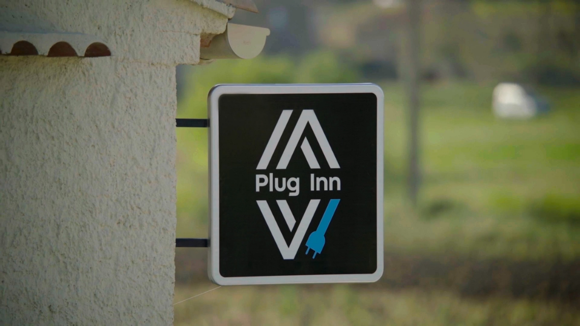 Recharge électrique entre particuliers : Renault lance son offre Plug ...