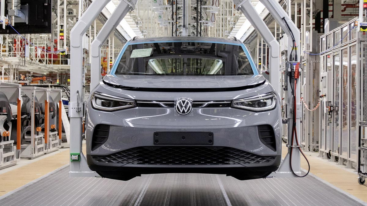 Voitures électriques : les arrêts s'aggravent chez Volkswagen - L ...