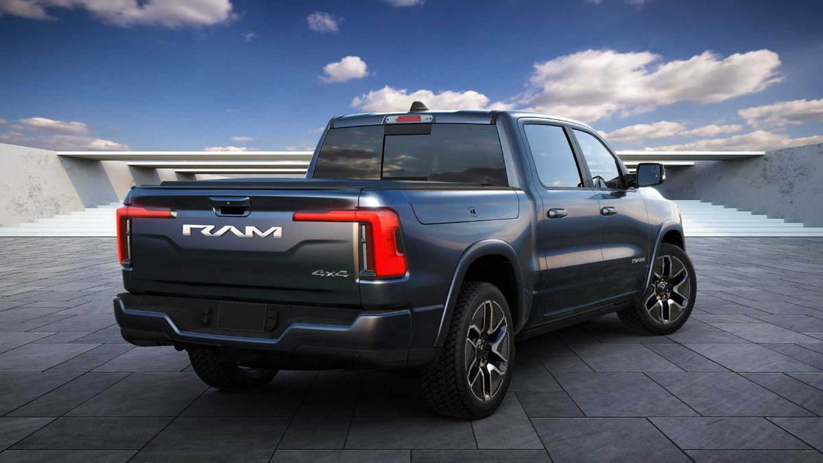 RAM (Stellantis) équipe son premier pick-up électrique de batteries ...