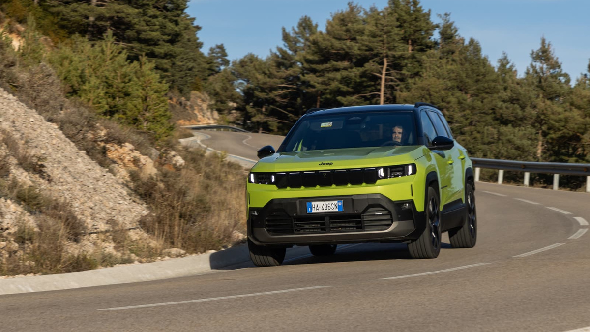 Essais Jeep Compass e-Hybrid Altitude 2026 - L'Automobile Magazine