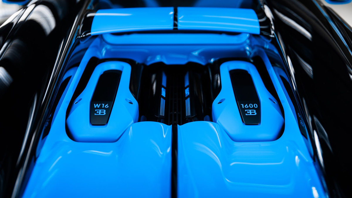 Deux salles, deux ambiances : Bentley dit adieu au W12 pendant que ...