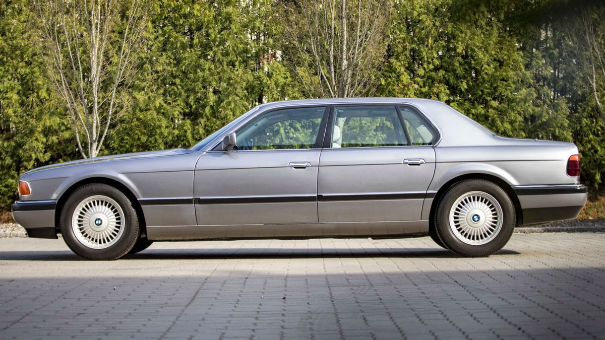 BMW Série 7 (E32) : l’unique 767iL V16 refait surface - L'Automobile ...
