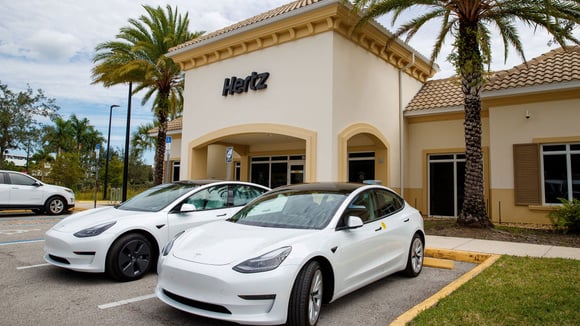 Chez Hertz, l’électrique est encore plus désastreux que prévu - L ...