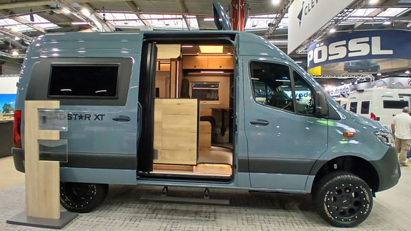 Salon du van et camping-car SVDL 2025 : le fourgon aventurier à lit ...