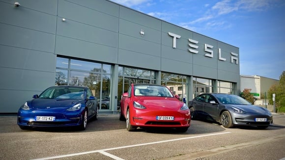 Tesla : des vitres électriques qui font désordre - L'Automobile Magazine
