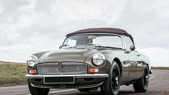 Frontline Cars : bien plus qu'un restomod de la célèbre MGB, une ...