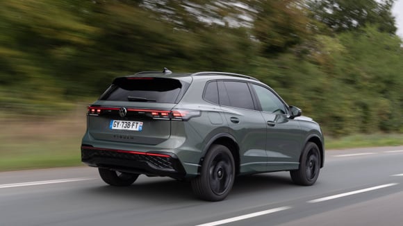 Essais Volkswagen Tiguan (3) PHEV (19,7 Kwh) R (11g) 2024 - L ...