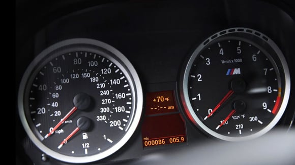 13 ans et seulement 138 km au compteur : cette BMW vendue aux enchères ...