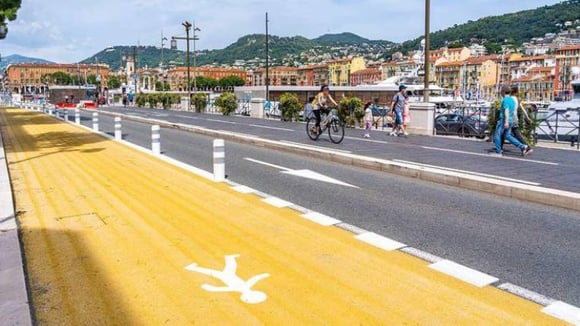 À Nice, la police arrête maintenant les voitures au “Stop stick” ! - L ...