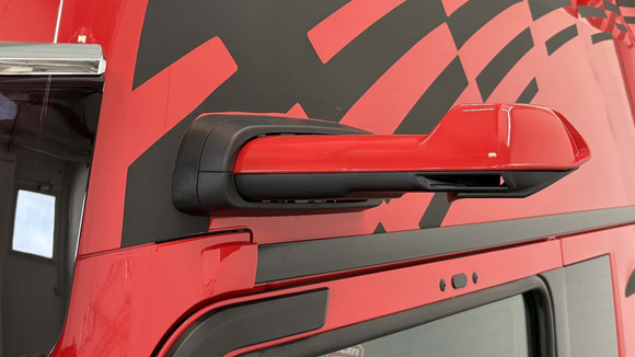 Spécialiste du transport et fan de Ducati, voici votre camion idéal ...
