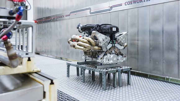 Il a acheté une Aston Martin Valkyrie pour trois millions d'euros et ...