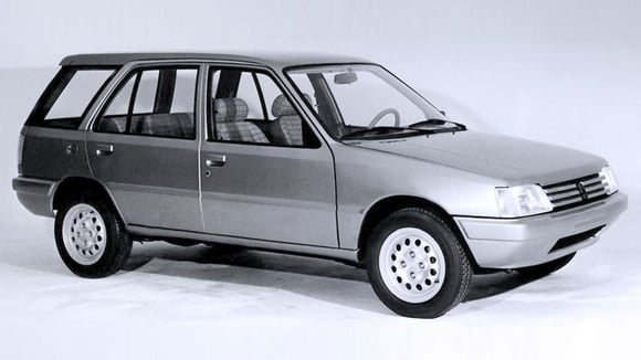 Malgré deux prototypes dont un conçu par Pininfarina, Peugeot n'a ...