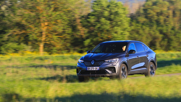 Fiche technique Renault Arkana de 2024 : Renault Arkana Ph2 1.6 E-Tech ...