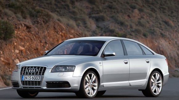 Ces 12 voitures qui ont été officiellement équipées d’un V10 - L ...