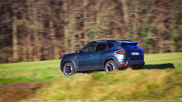 Essais Dacia Duster III 1.8 hybrid 155ch - Pneus été (2025) - L ...
