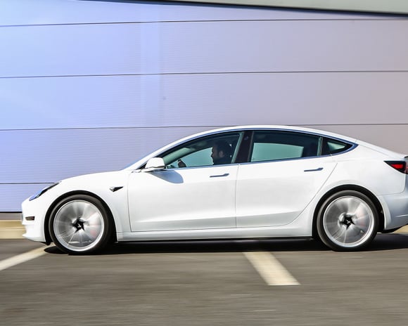 Prix en baisse de la Tesla Model 3 désormais accessible à 36 800€ - L ...