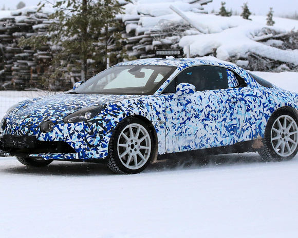 La future Alpine s'invite sur la neige - L'Automobile Magazine