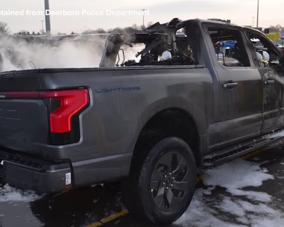Vidéo : le Ford F150 électrique qui a pris feu, et entraîné l'arrêt de ...