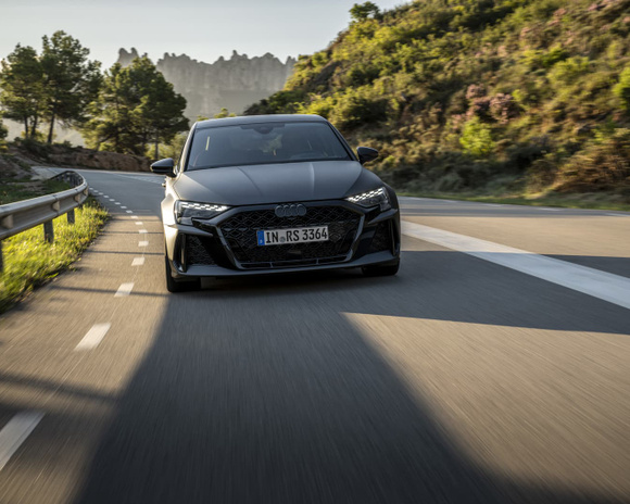 Essais Audi RS3 Sportback 2025 - L'Automobile Magazine