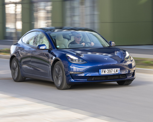 Tesla Model 3 : l’électrique la plus vendue en France en 2021 - L ...