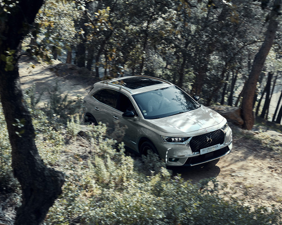 Le SUV hybride DS 7 Crossback e-Tense 4x4 détaille ses caractéristiques ...