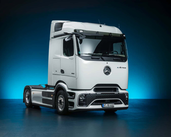 Mercedes présente son premier camion 100 % électrique : que vaut-il ...