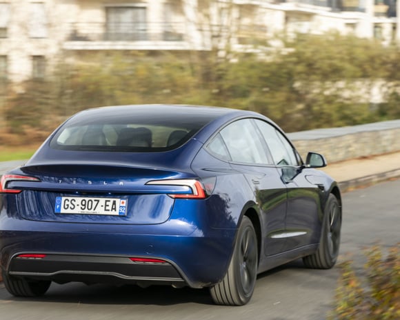 Tesla Model 3 jugée moins fiable que la Dacia Logan selon une étude ...